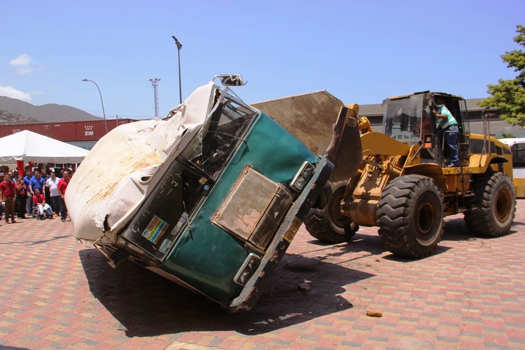 Misión Transporte entregó 15 taxis y 9 buses