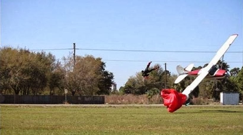 ΑΠΙΘΑΝΕΣ ΦΩΤΟΓΡΑΦΙΕΣ... ΑΕΡΟΠΛΑΝΟ ΣΥΓΚΡΟΥΕΤΑΙ ΛΙΓΑ ΜΕΤΡΑ ΑΠΟ ΤΟ ΕΔΑΦΟΣ ...