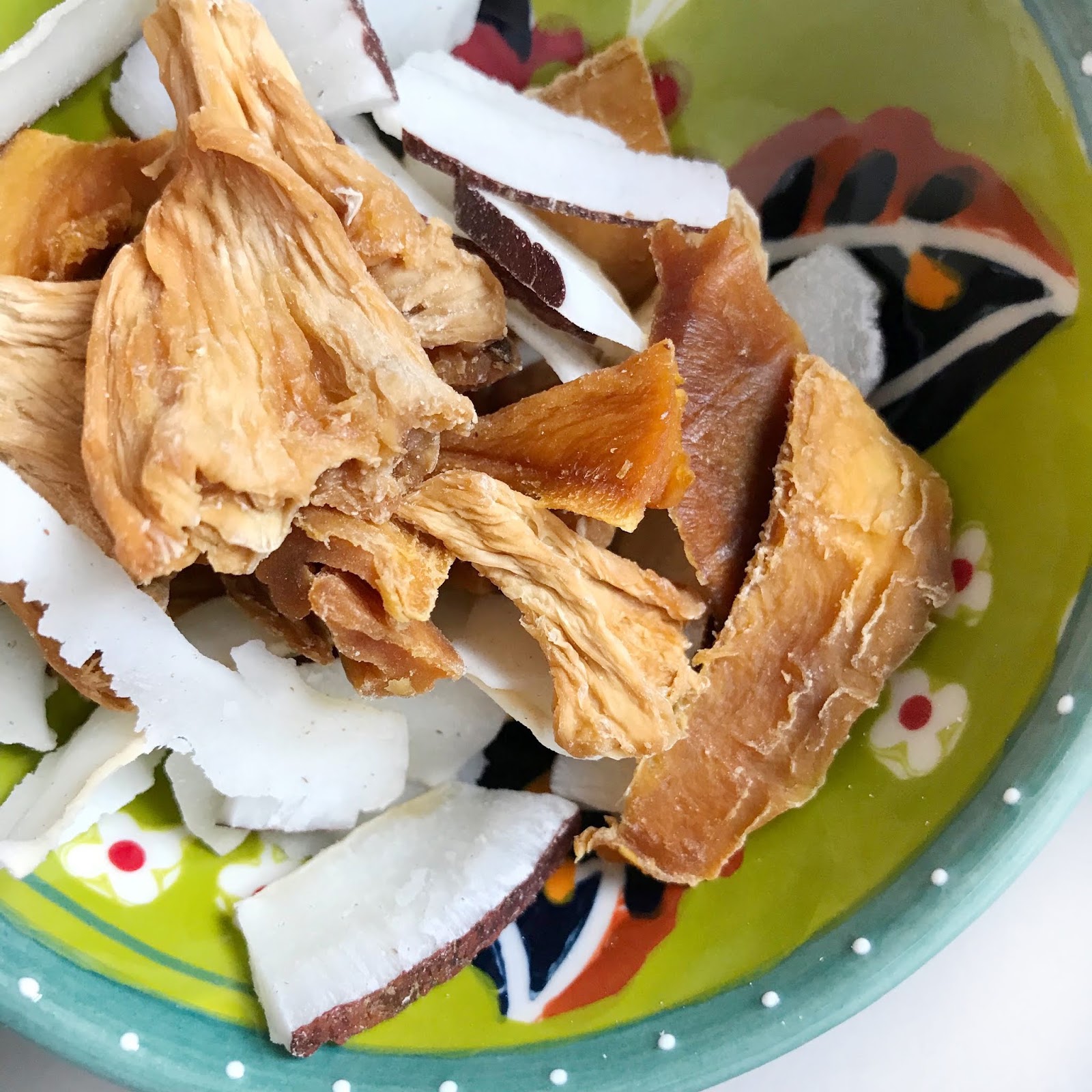 Wallaroo Hand Bag Snacks / LUCY LOVES TO EAT