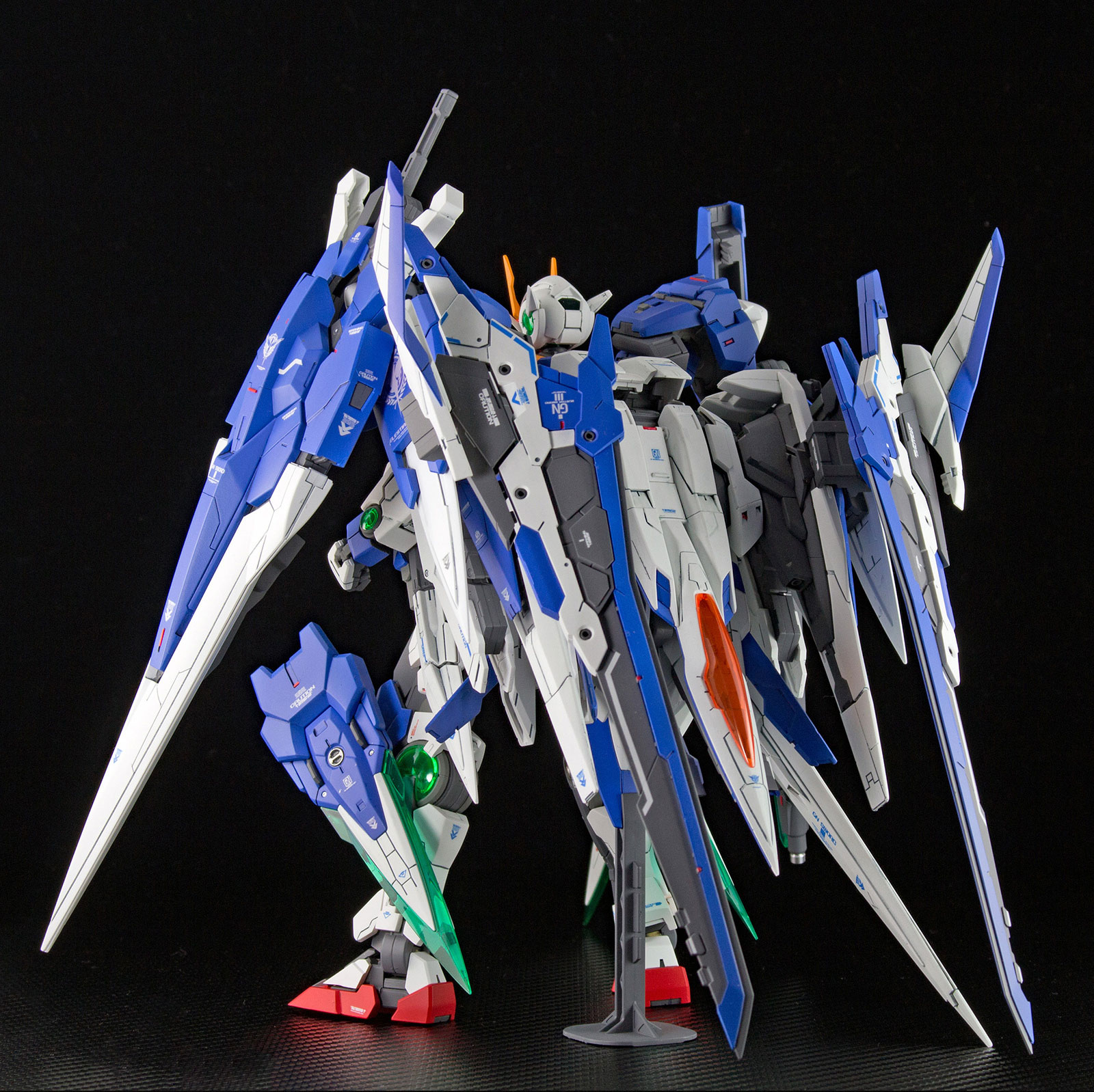 Custom Build: MG 1/100 GN-0000 + GNR-010 / XN 00 00 Raiser Seven Sword / G