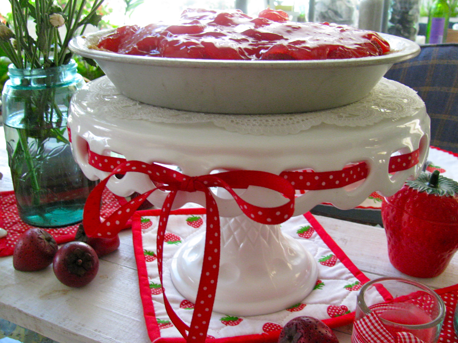 MAY DAYS: Vintage Strawberry Tablescape