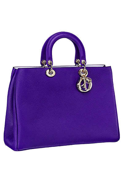 Tampil Menarik Dengan Tas Cantik Merk Dior | Sidrap Gaul