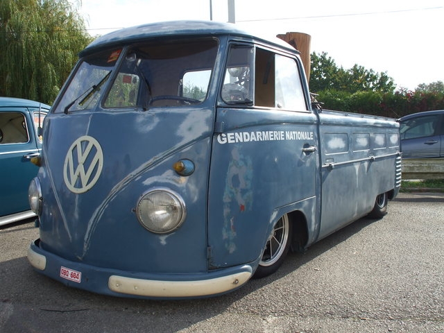 OBSESSION VW: Another nice splitty pick up.....