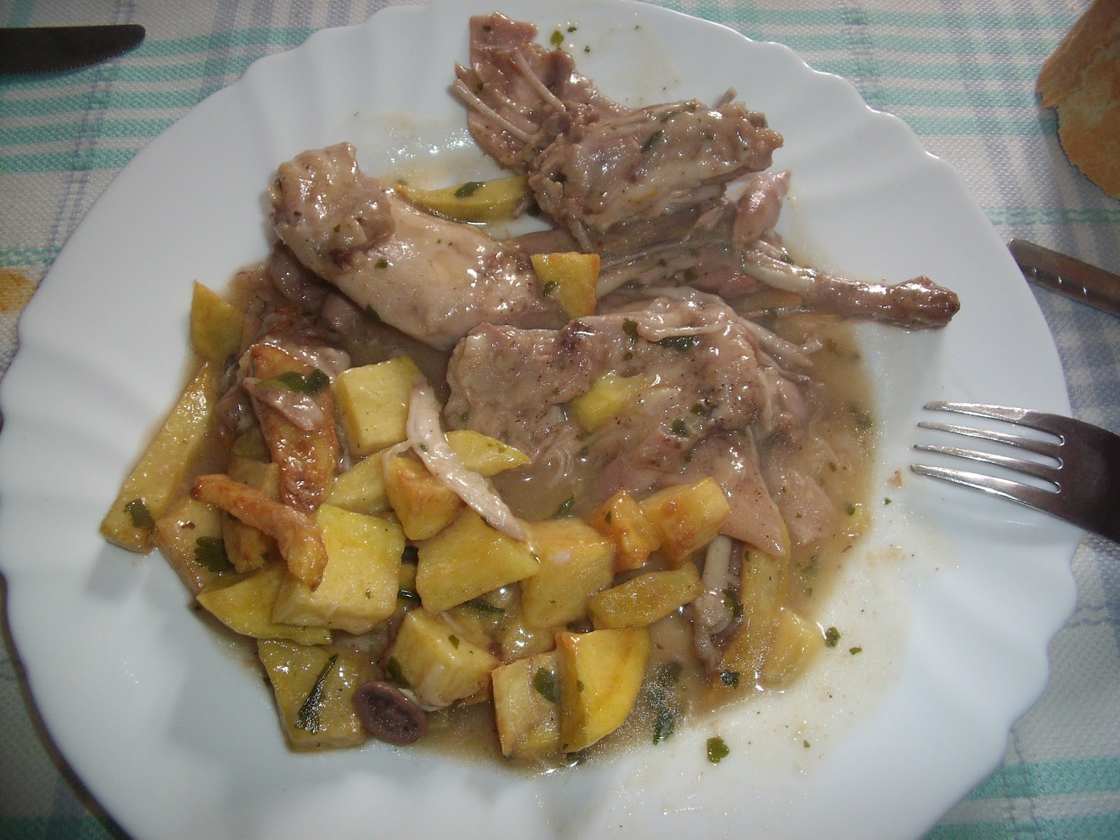 LA COCINA DE LA RUBI: CONEJO GUISADO CON PATATAS FRITAS