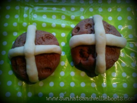 Sun Hats & Wellie Boots: Play Dough Hot Cross Buns
