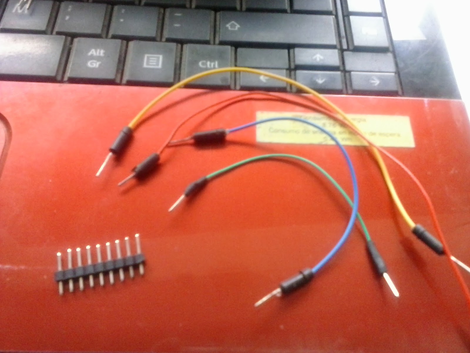 Aportes De Hector: TUTORIAL: Crear tus propios cables para Protoboard y ...
