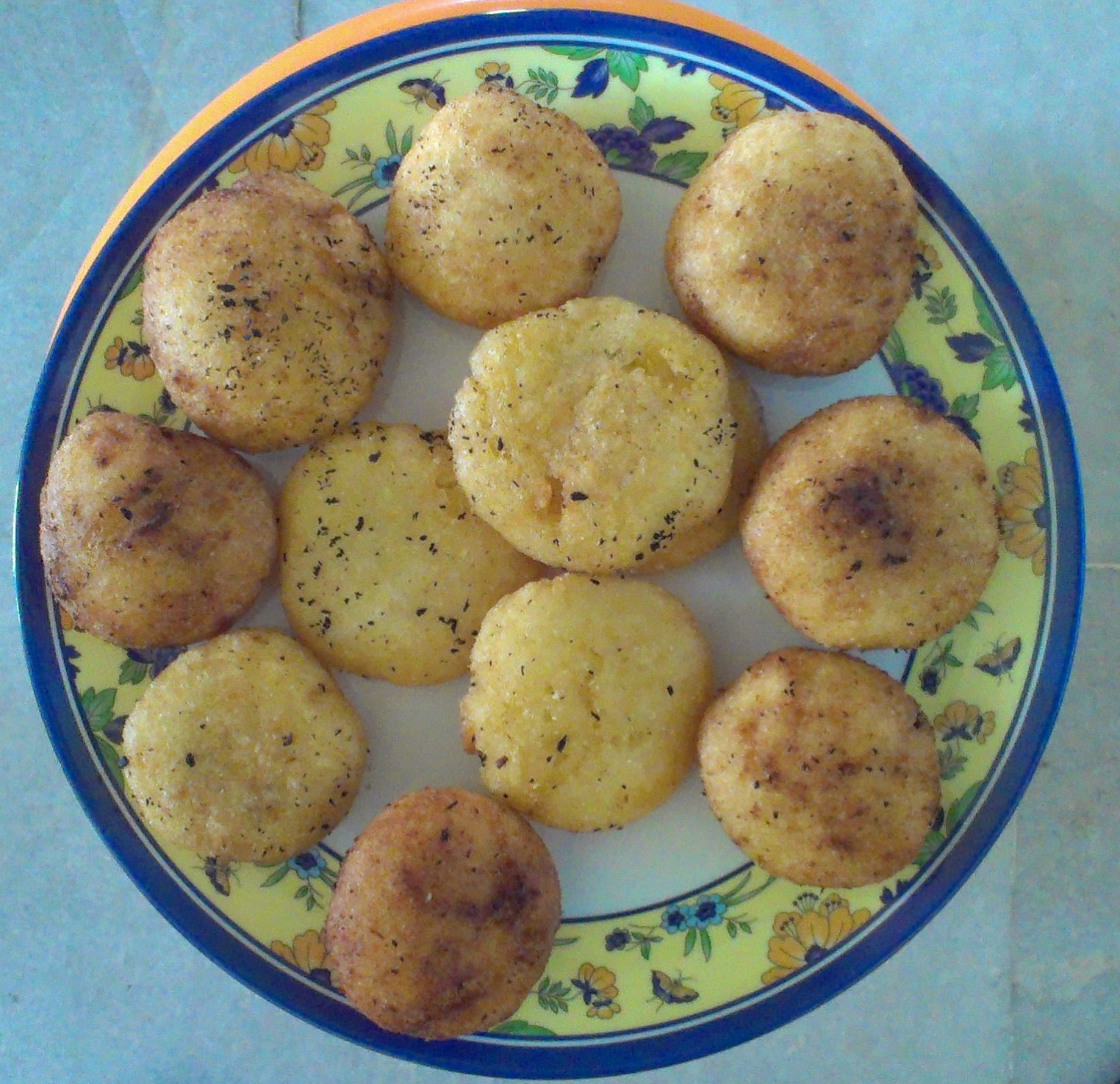 Scribbling away to glory :): Suji Kakara Pitha - Odiya Delicacy for ...