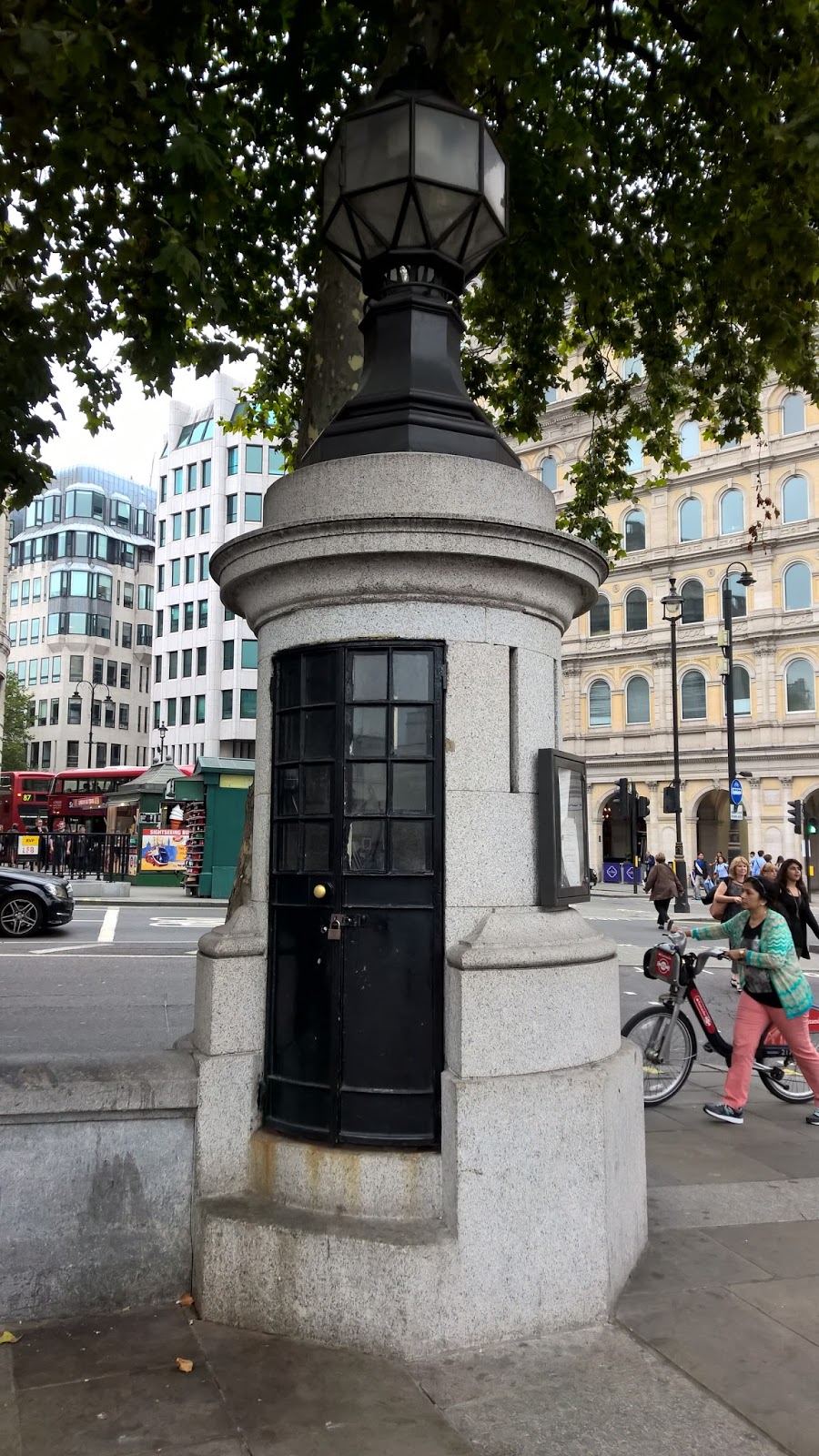 The VH5: Trafalgar Square - Britain's Smallest Police Station