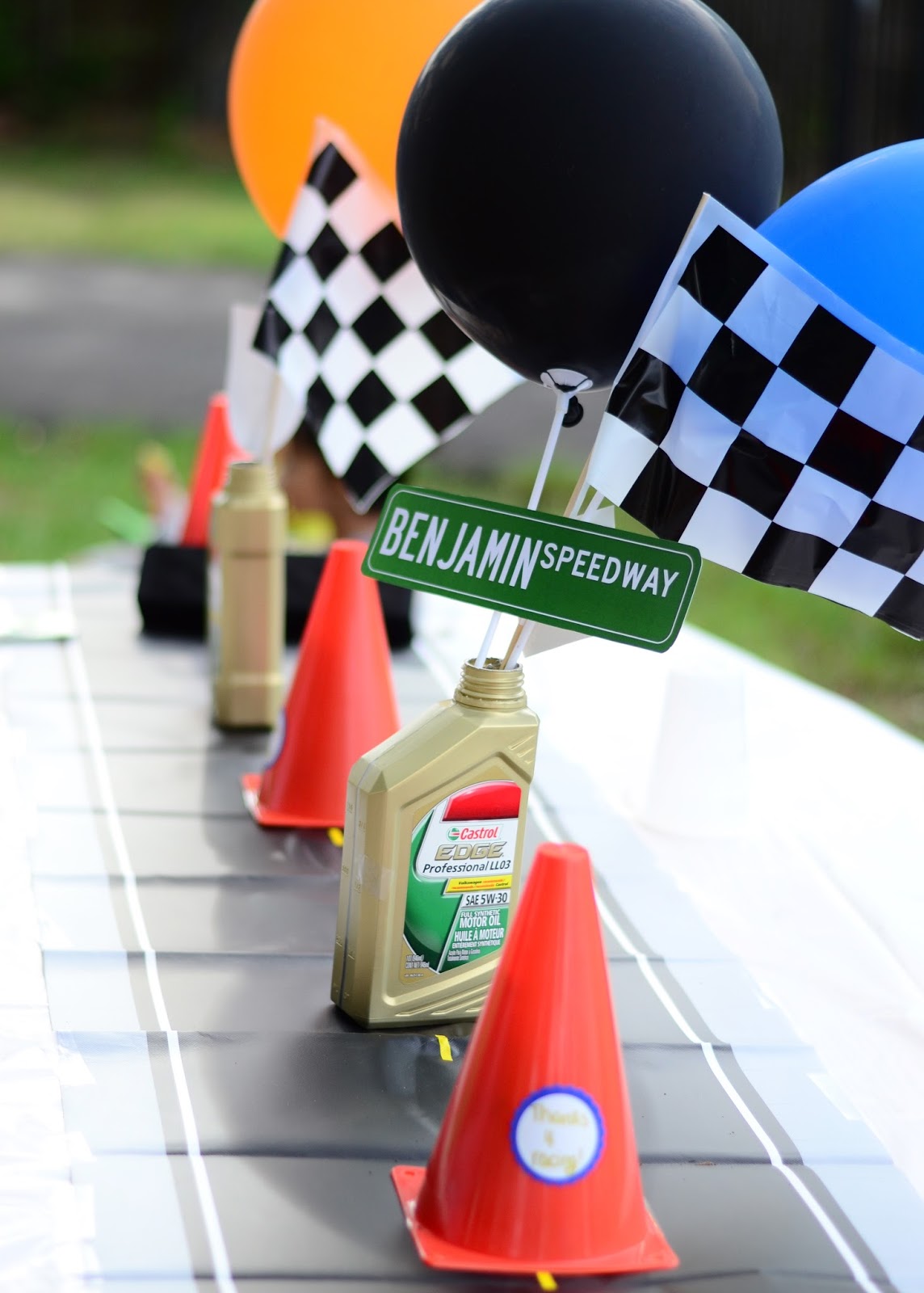 4th BIRTHDAY RACE CAR PARTY / By Erika Batista