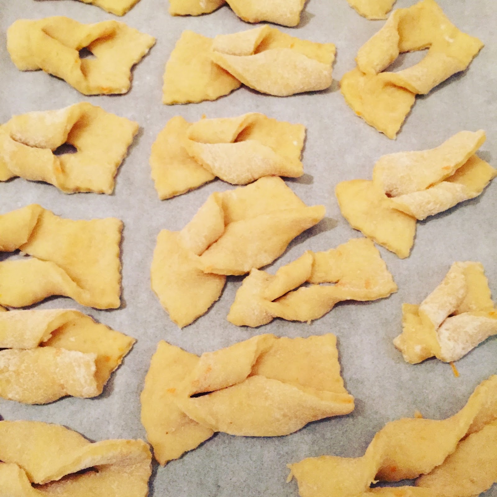 C'est Mardi Gras, mais c'est bugnes légères (au four) ! - Initiales GG ...