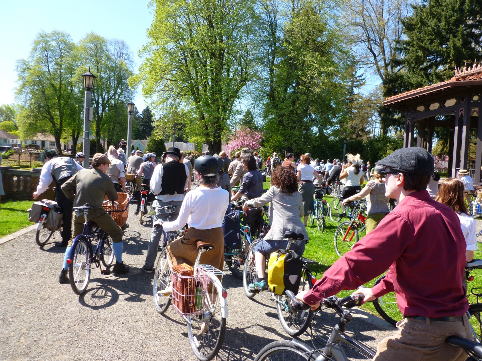 The Adventures of Big Bummed Girl and her Bike: Tweed Ride in Portland ...