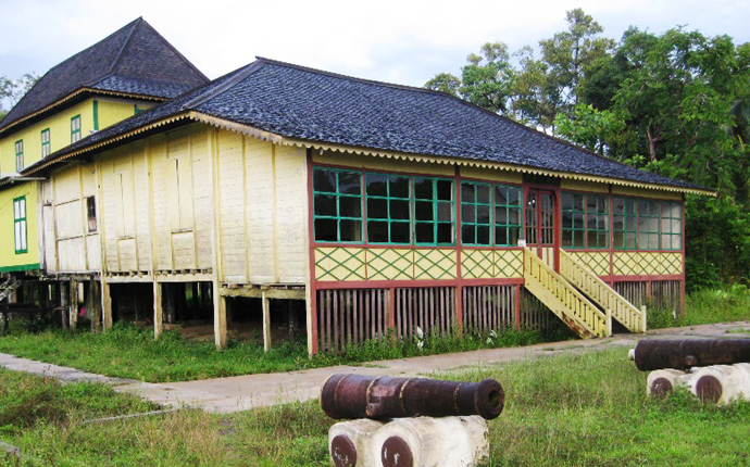 HABIB HUSEIN sang RAUSHAN FIQR'": Kesultanan Tayan : DIKB, dan Masa ...