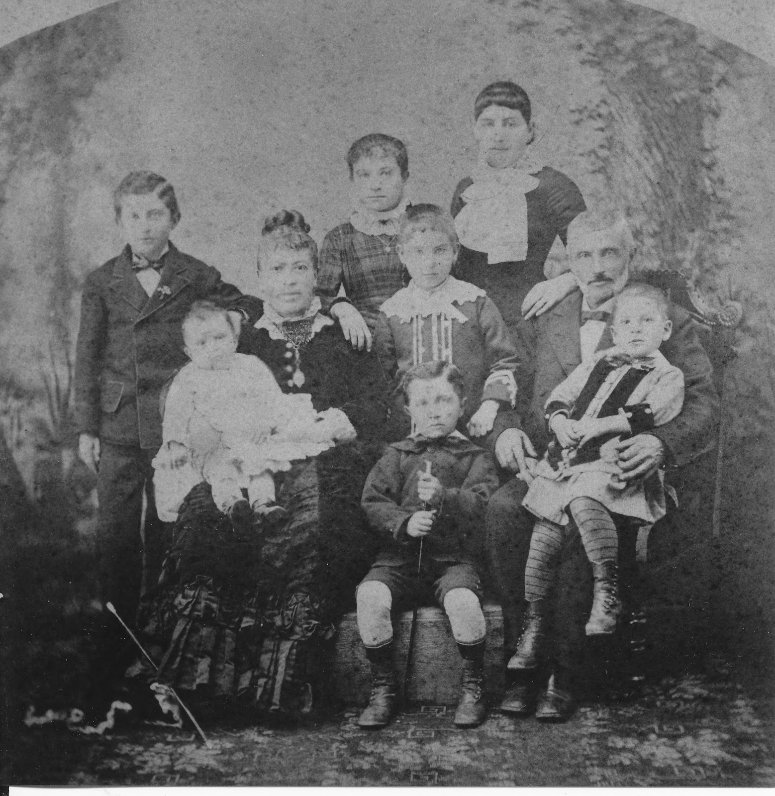 Cerf Ancestry: Aaron Cerf and Family Photo 1887
