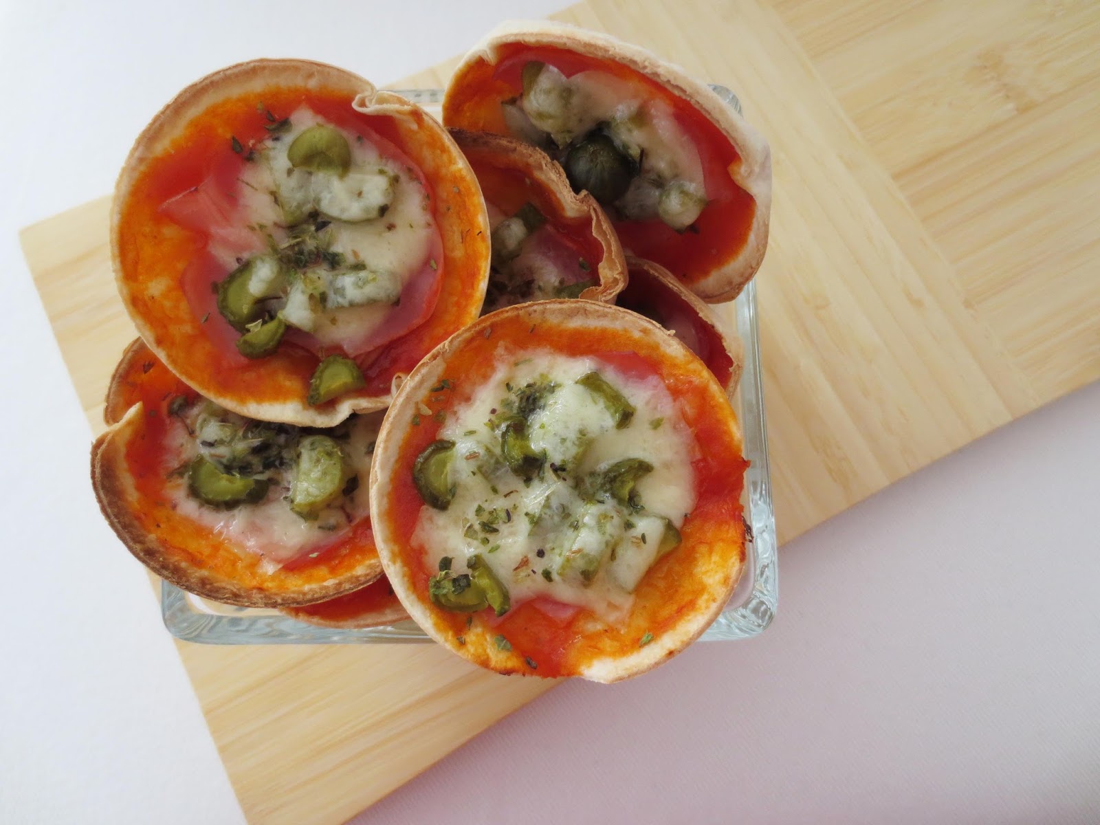 Spanish Kitchenette: Mini-pizzas of ham and pickles :: Mini-pizzas de ...
