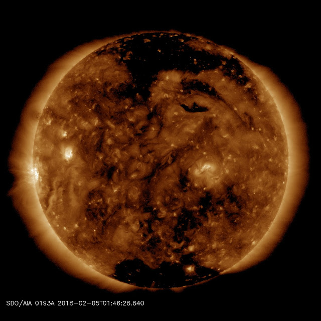 The Big Wobble : Slumbering Sun awakes? Sunspot (AR2699) moves into ...