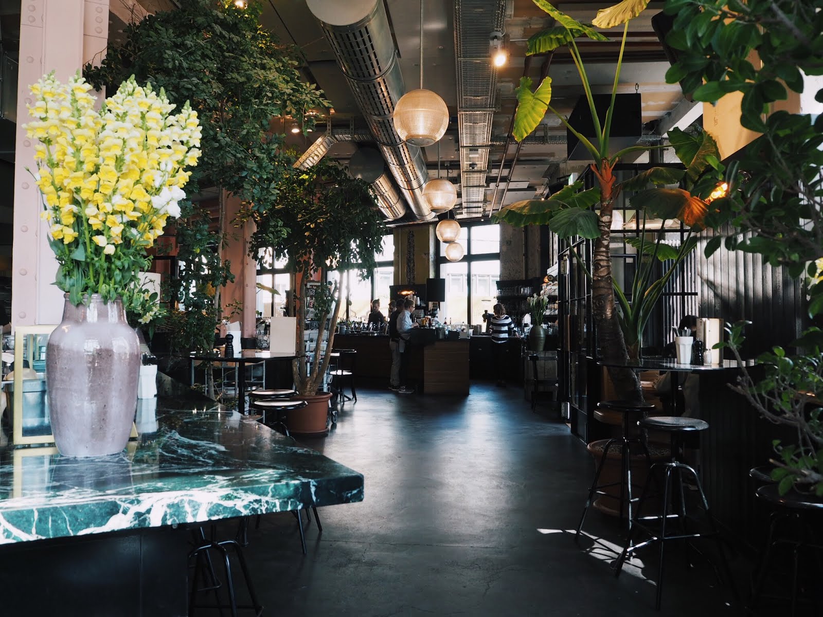 COFFEE SPOTS IN ZURICH, SWITZERLAND | Desire of Discovery