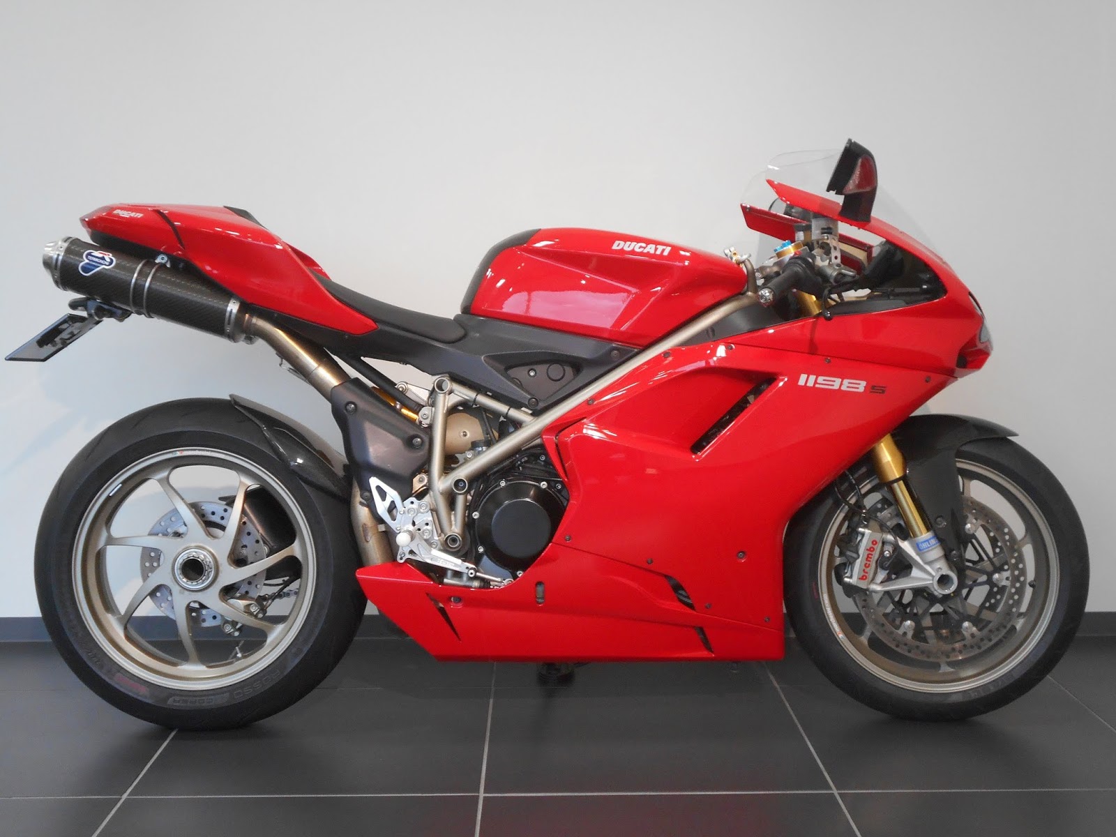 DUCATI USED BIKE: DUCATI 1198S 2009 Red