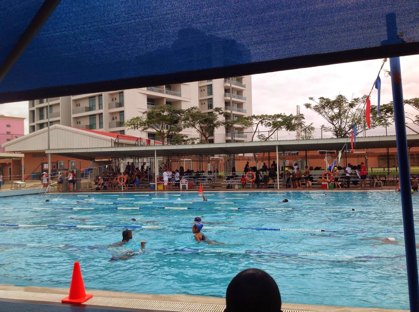 Os 5 em Angola: LIS - Luanda International School