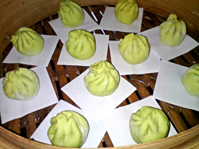 Cooking Pleasure: Pandan Tien Tsin Pau with Lotus Paste