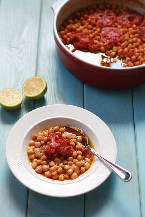 Revitháda - slow baked chick peas stew with tomato and oregano ...