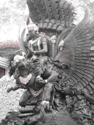 Alam Mengembang Jadi Guru: Garuda, Lambang dan Mitologi