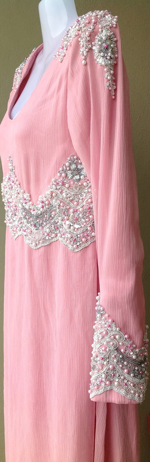 SYAFIN MANIK: LACE TAMPAL(patch lace) DRESS SRI YANA&SIS FROM SINGAPORE