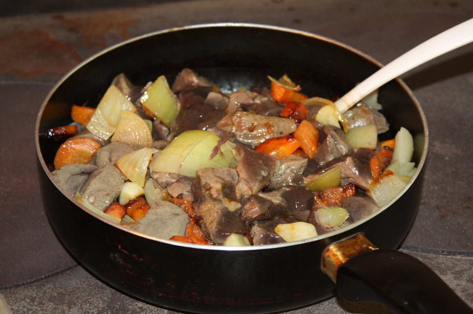 Discordant Harmony: Pasteet põdra maksast