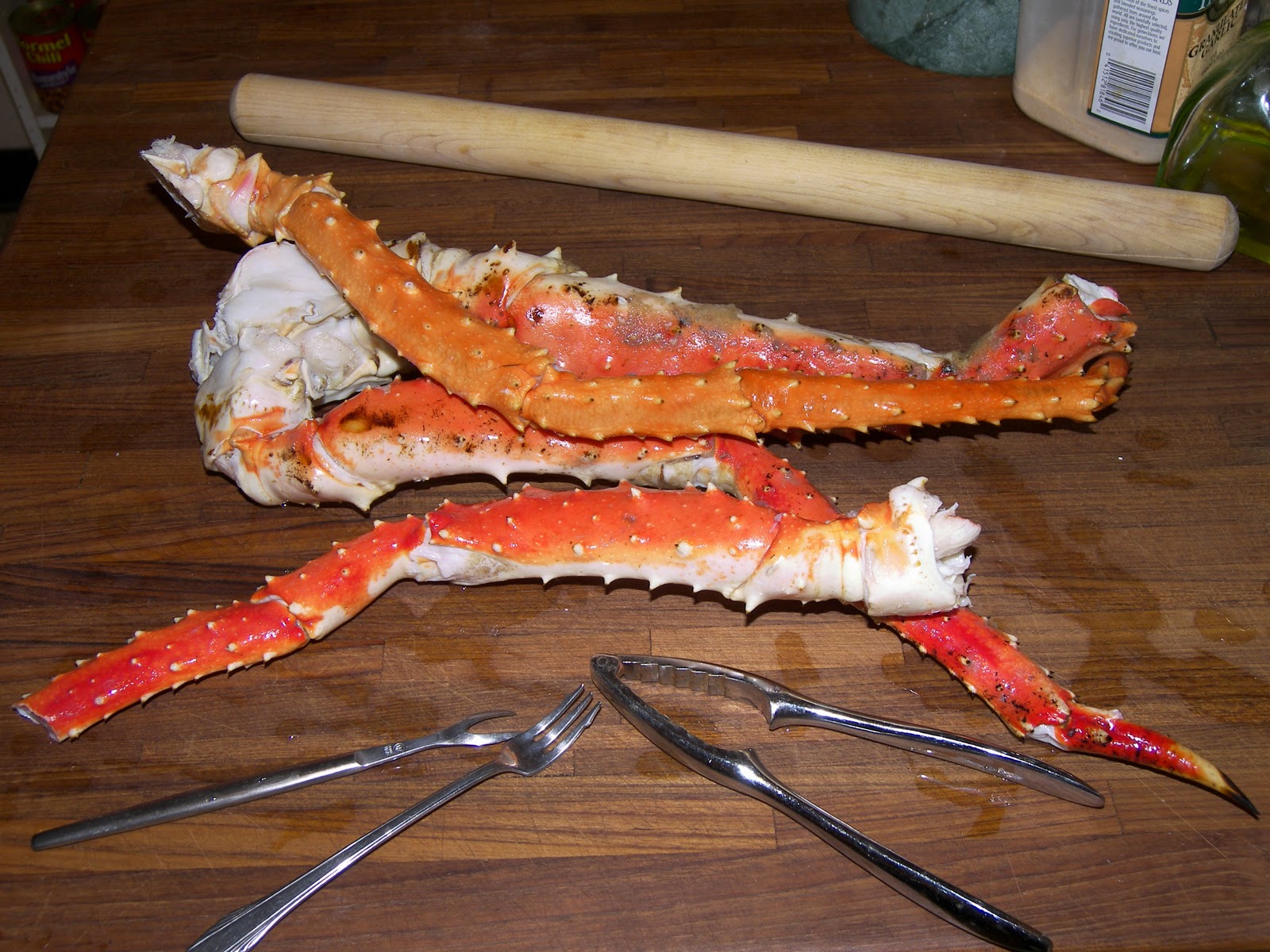 Cooking Delicious Food: King Crab Legs, how to break them down into meat