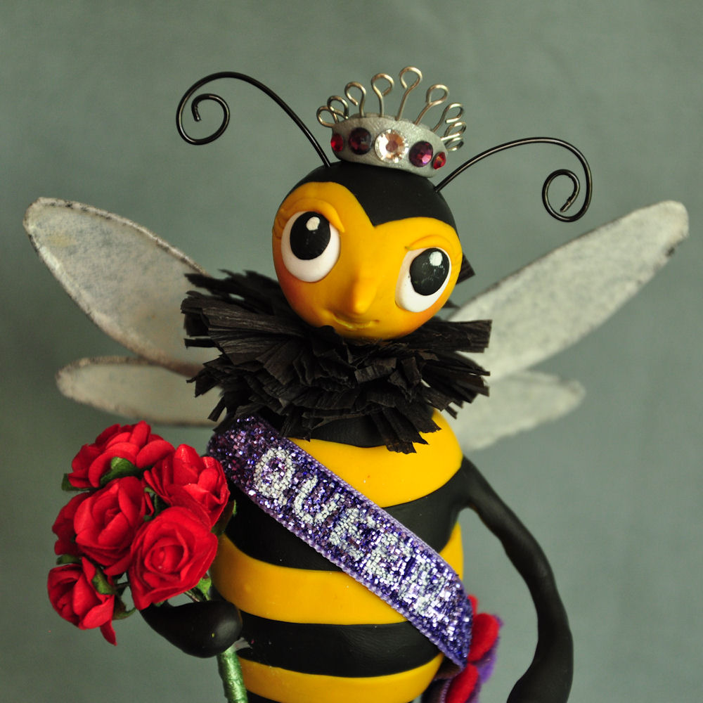 A Piece of Lisa: Queen Bee