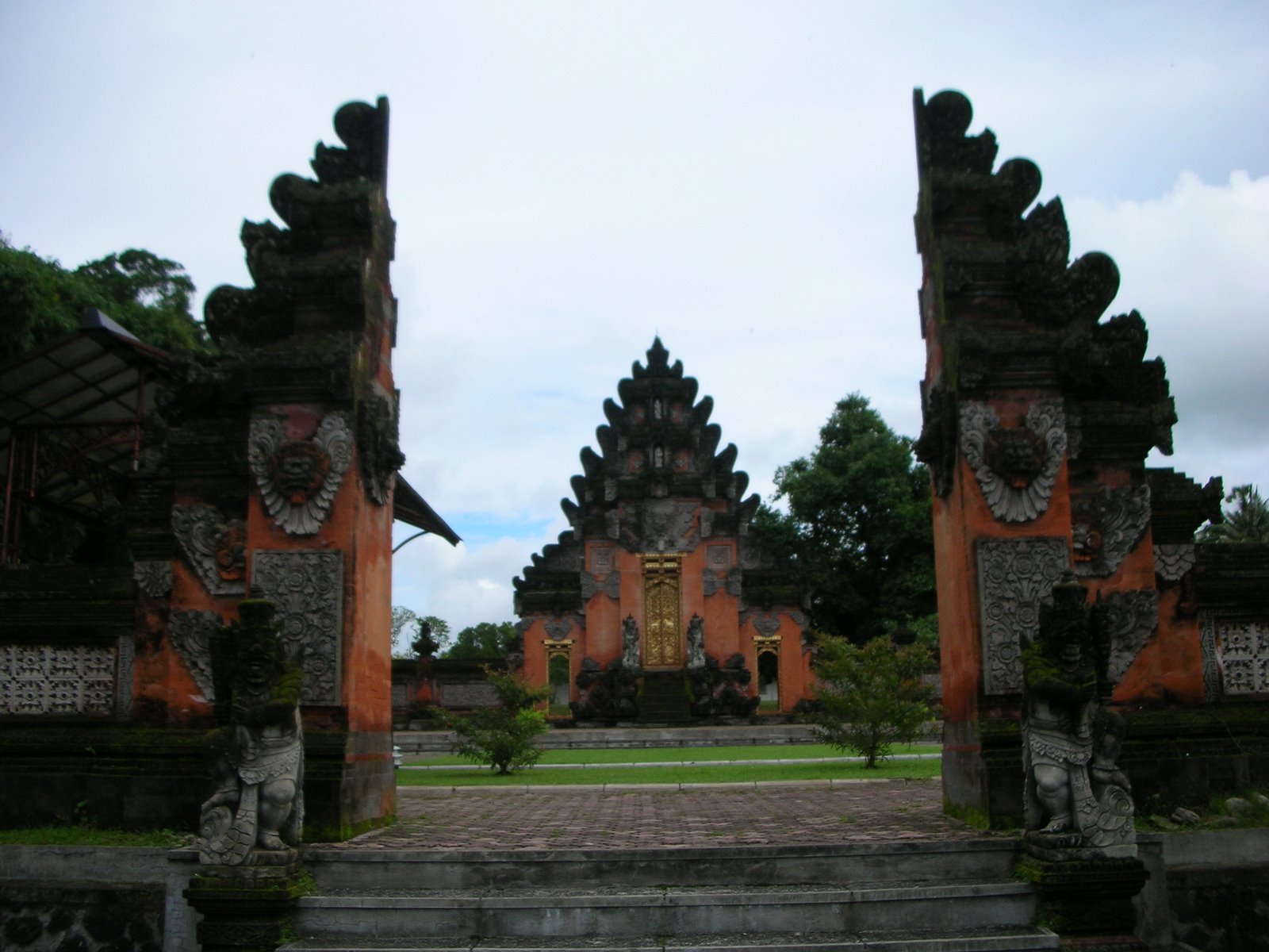 Indonesia Wonderfull: Istana Tampak Siring