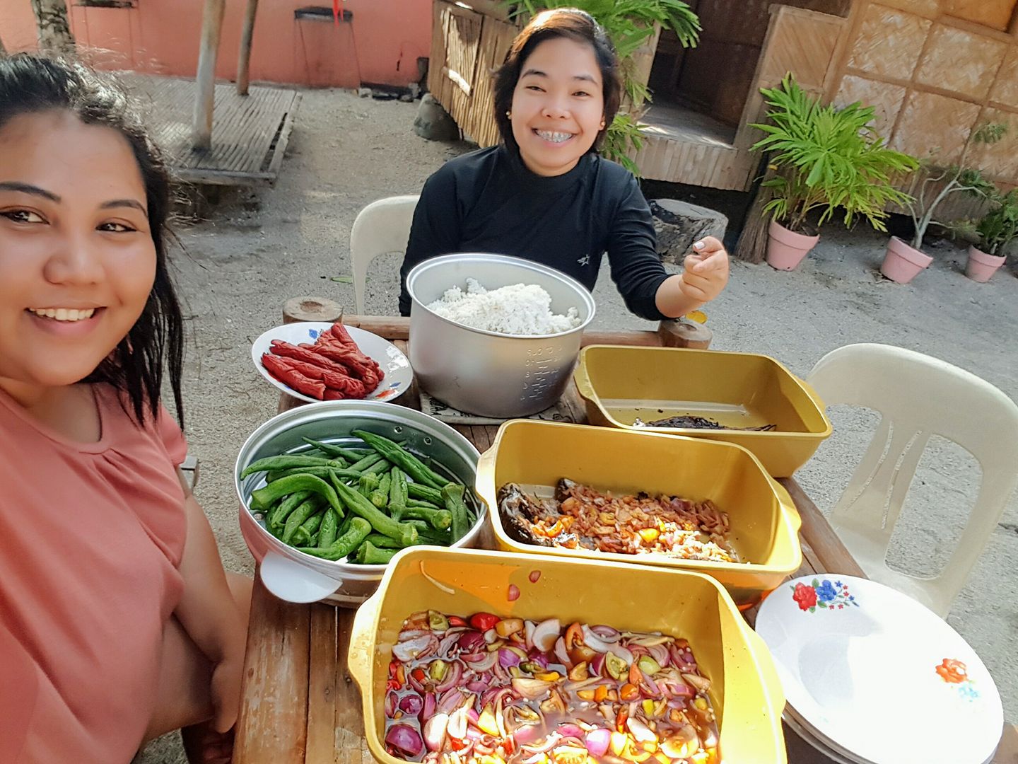 PIPISIK BEACH LAIYA: Meals and Cabanas