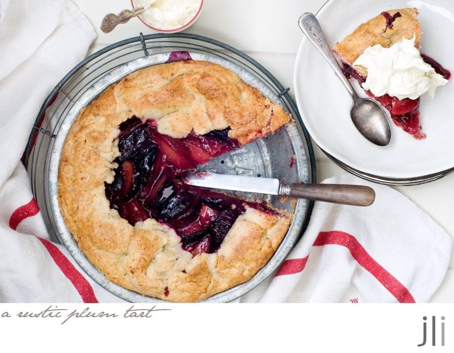 a rustic plum tart / DELICIOUS BITES