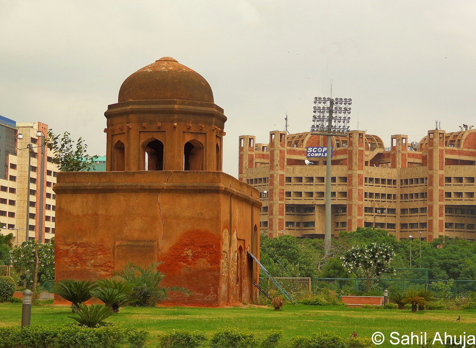 Pixelated Memories: Lodi Road - Jawahar Lal Nehru Stadium Trail, Delhi