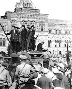 Αυγουστος - Σεπτεμβρης 1917: Η ενοπλη εξεγερση στην ημερησια διαταξη