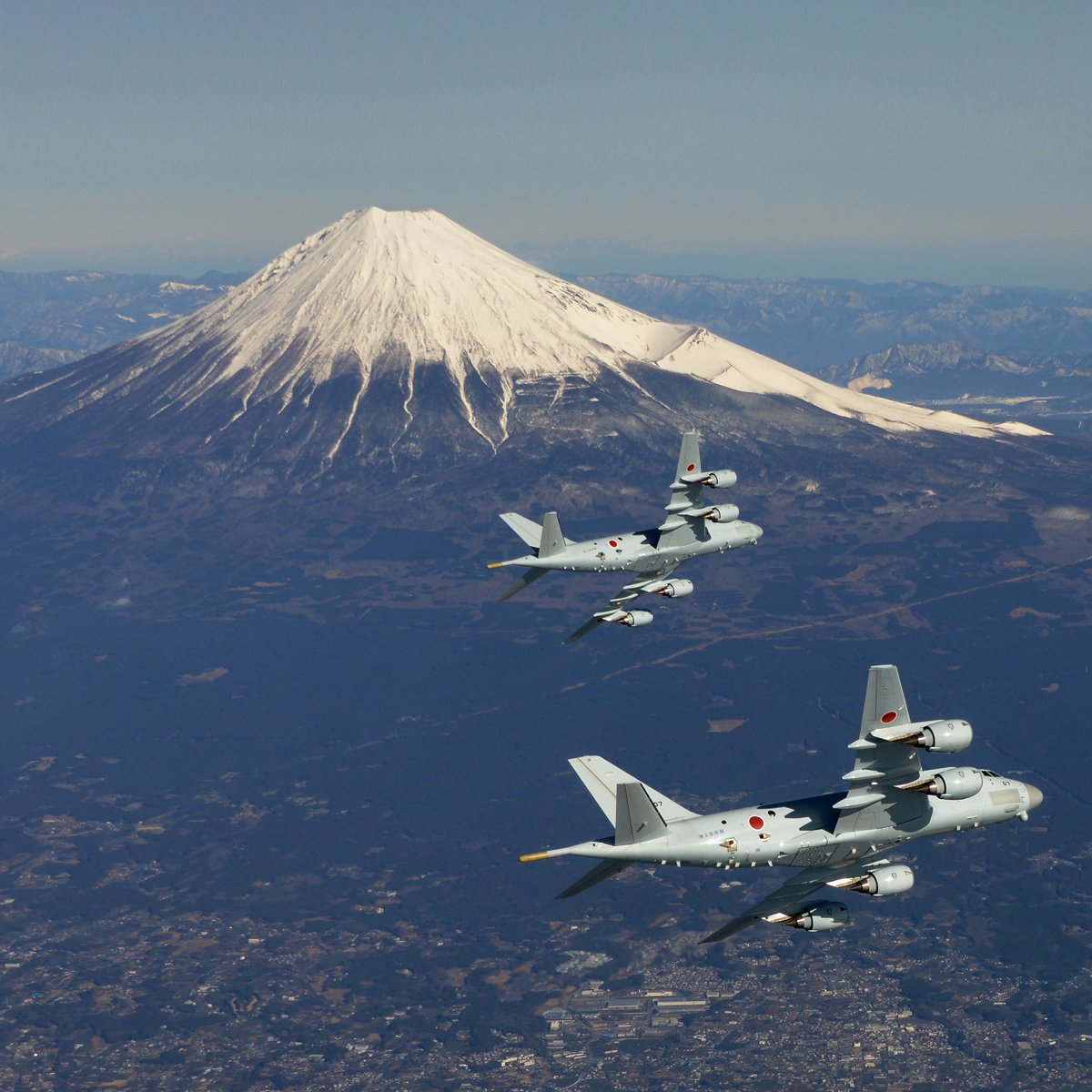 Asian Defence News: Kawasaki P-1 Maritime Patrol Aircraft over Mount Fuji