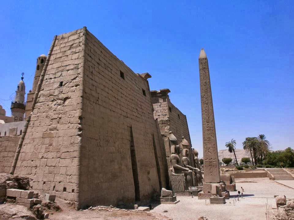 O Templo de Karnak ouCarnaque tem este nome devido a uma aldeia vizinha ...