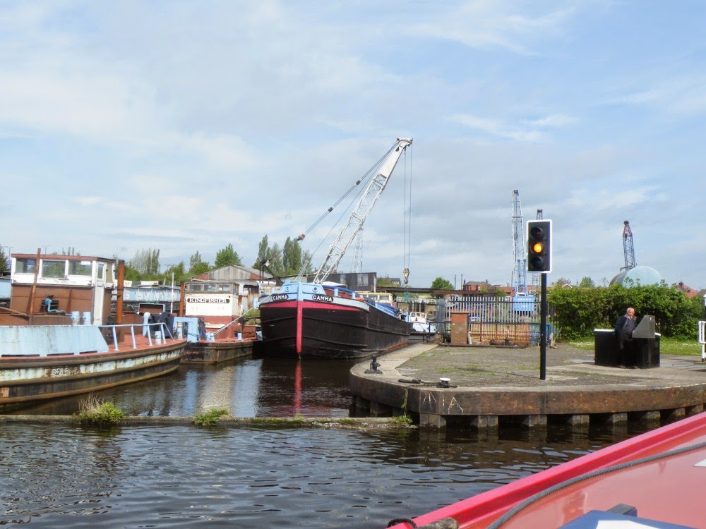 Travelling the Canals of England: Up the Tidal Trent