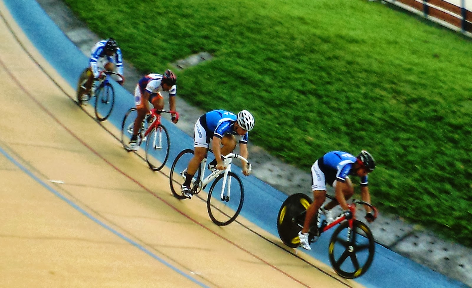 CICLISMO TOTAL: Próximo sábado inicia el ciclismo de pista