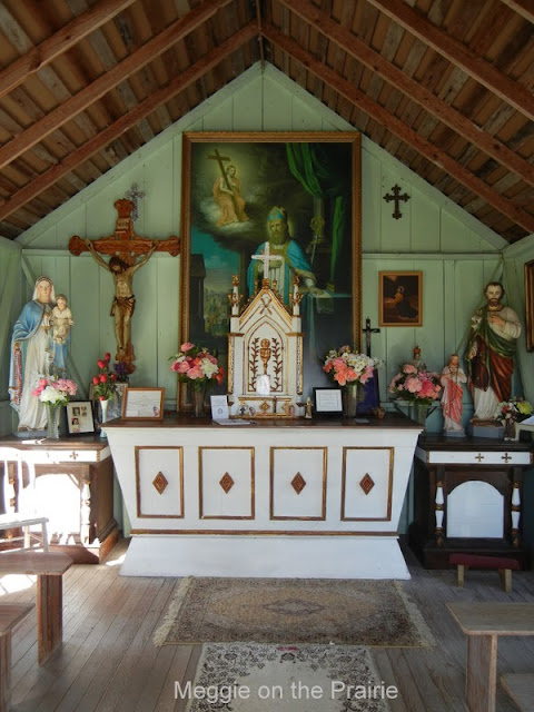 Meggie On The Prairie: Sunday Inside a Small Catholic Church