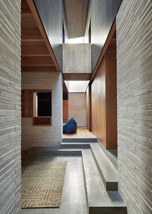 AMAZING SPACES - LOBBY