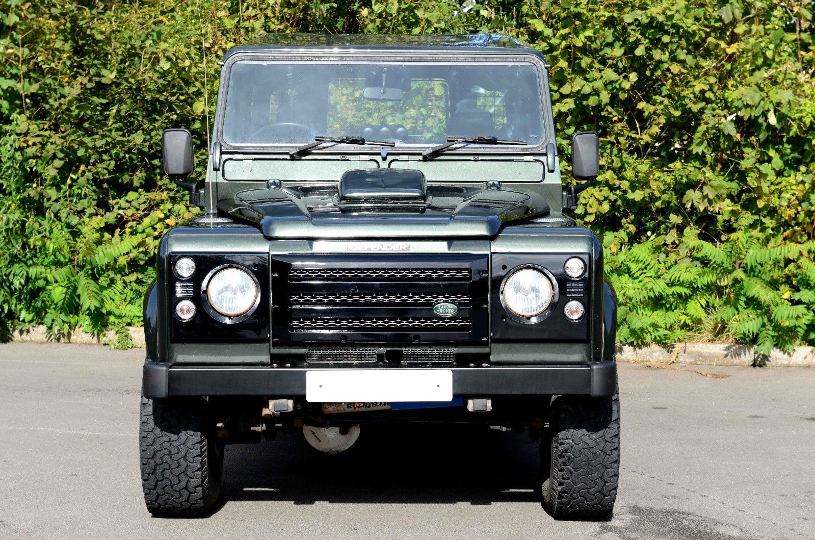 Landrover Defender: V8 Land Rover Defender County 90 XS 4.8L V8 Manual ...