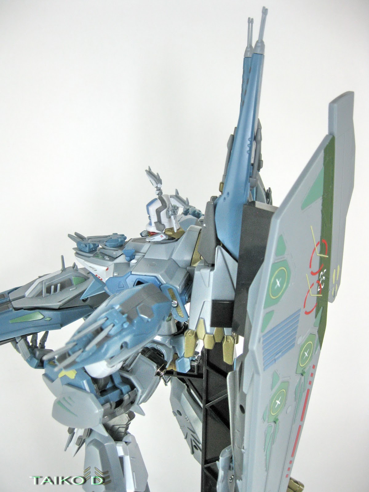 TOY ADDICT ZONE: MACROSS FRONTIER: DX MACROSS QUARTER..