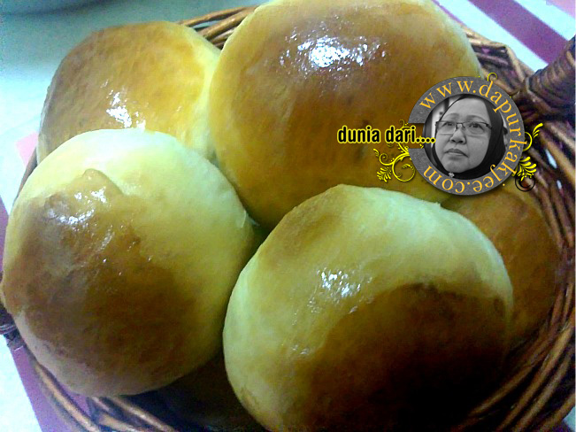 So kita tengok resipi roti bun Nadia. Tapi Kjee salinkan kat sini ...
