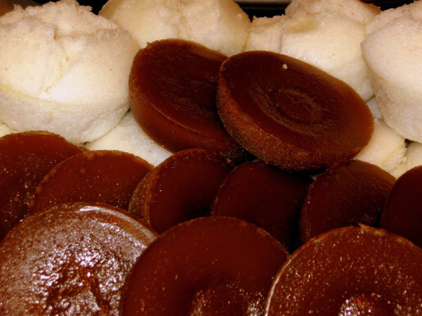 Qsinera: Kutsinta and Putong Calasiao (Putong Puti or Rice Muffin)