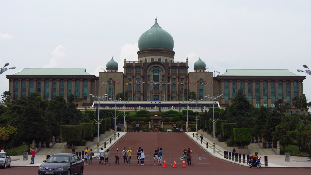 LET'S GO AROUND THE WORLD!!!: PUTRAJAYA, IBU KOTA MALAYSIA YANG MODERN ...