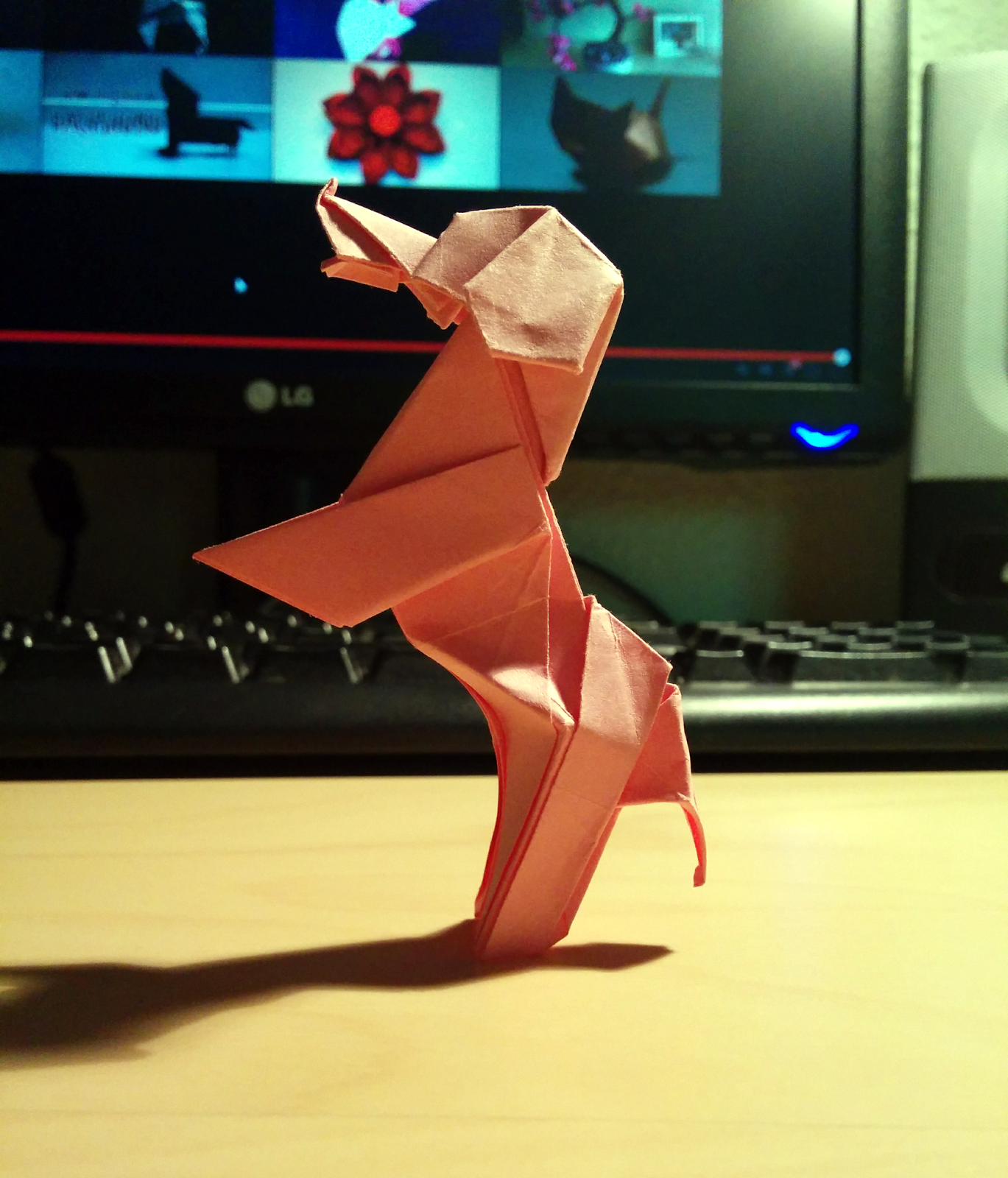 Los chiribiquis de Winga: Perro "de pie" de origami