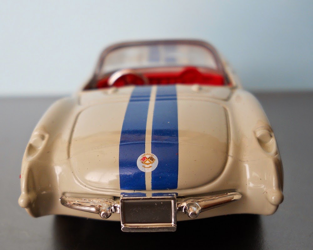Maquetismo Estático: Chevrolet Corvette 1957 escala 1/43