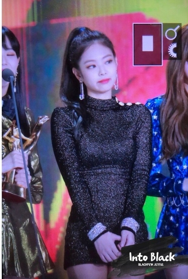 JENNIE'S FIGURE 🔥🔥🔥 - BlackPinkbuzz