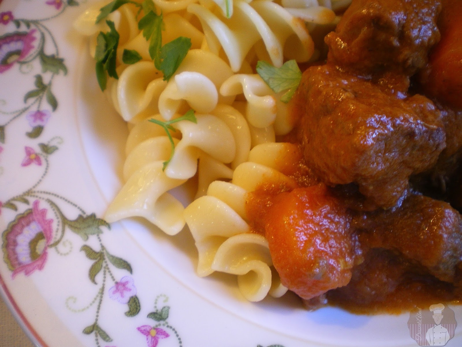 Estofado de ternera con pasta - DessertsAbad