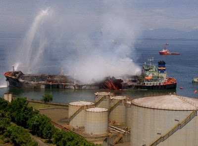 akusijebat: Kapal tangki Bunga Alpinia terbakar di Labuan (gambar)